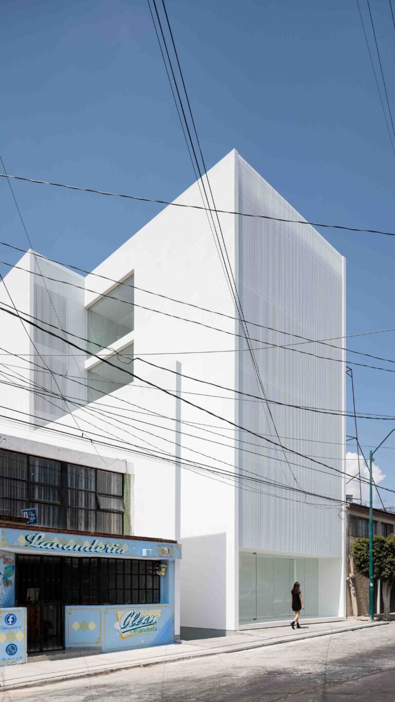 Torre AI / Hw-Studio - ARQZON